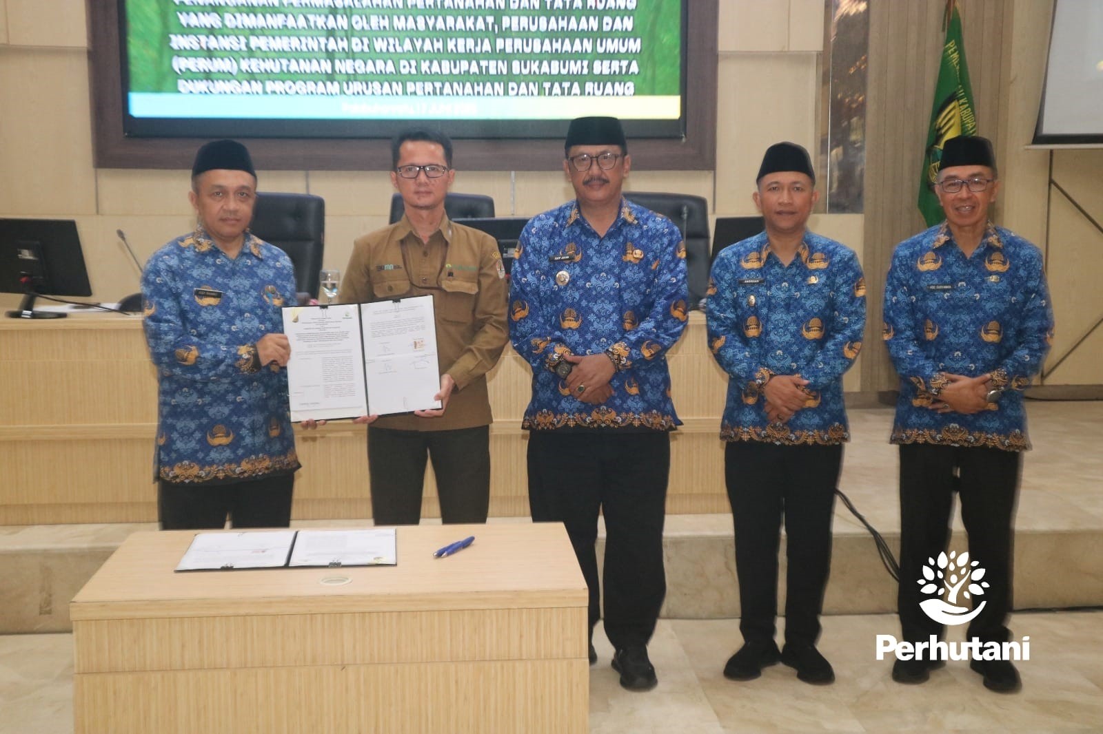 Perhutani Perhutani dan DPTR Sukabumi Teken Kerja Sama Pertanahan