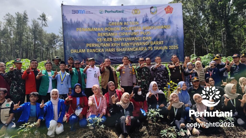Perhutani Perhutani Banyuwangi Barat dengan Polresta Banyuwangi dan Cipayung Plus Lakukan Green ...