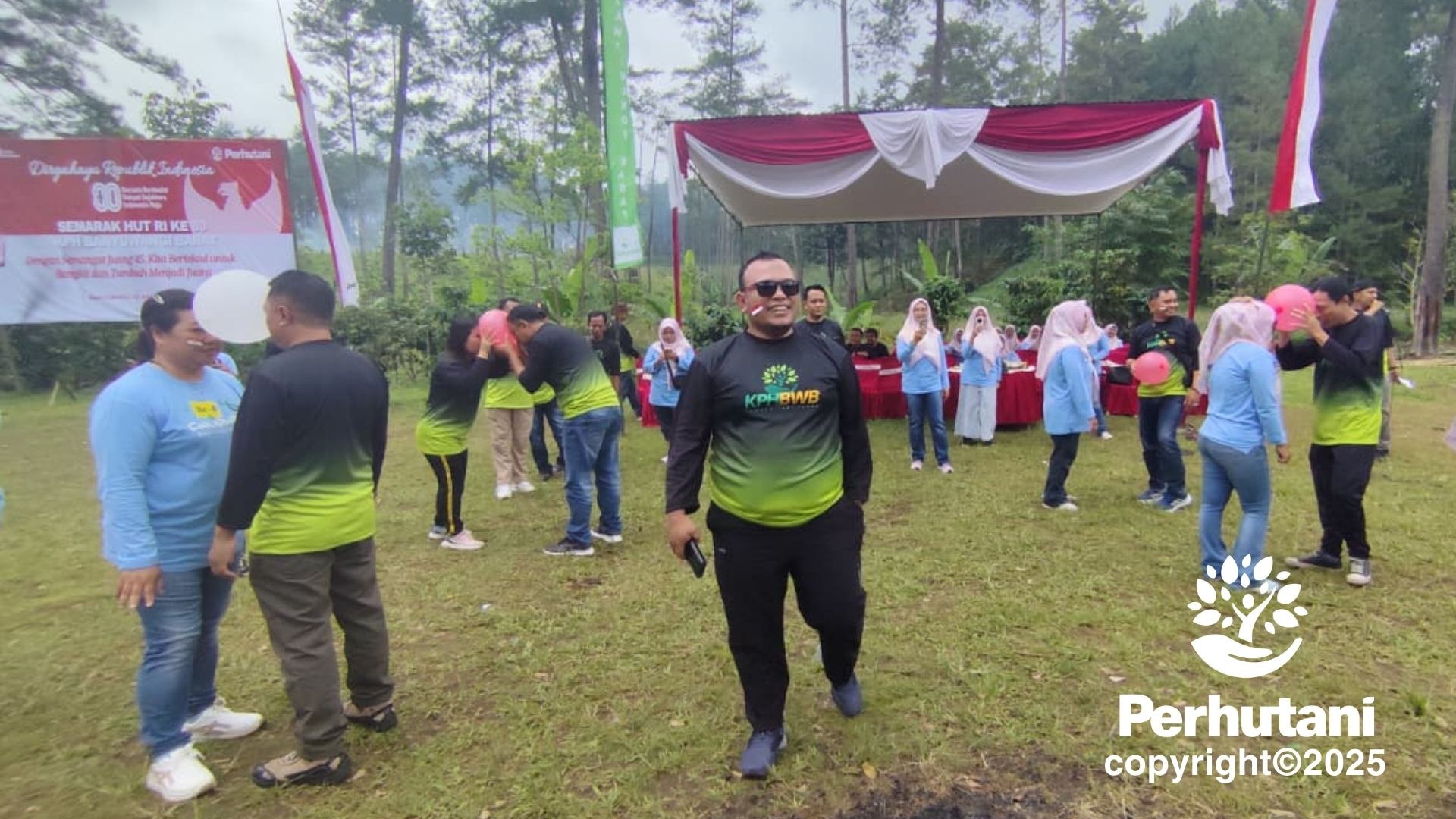 Perhutani Semarakkan HUT RI Ke 80, Perhutani Banyuwangi Barat Bersama IIK dan KTH Rayakan Hari ...