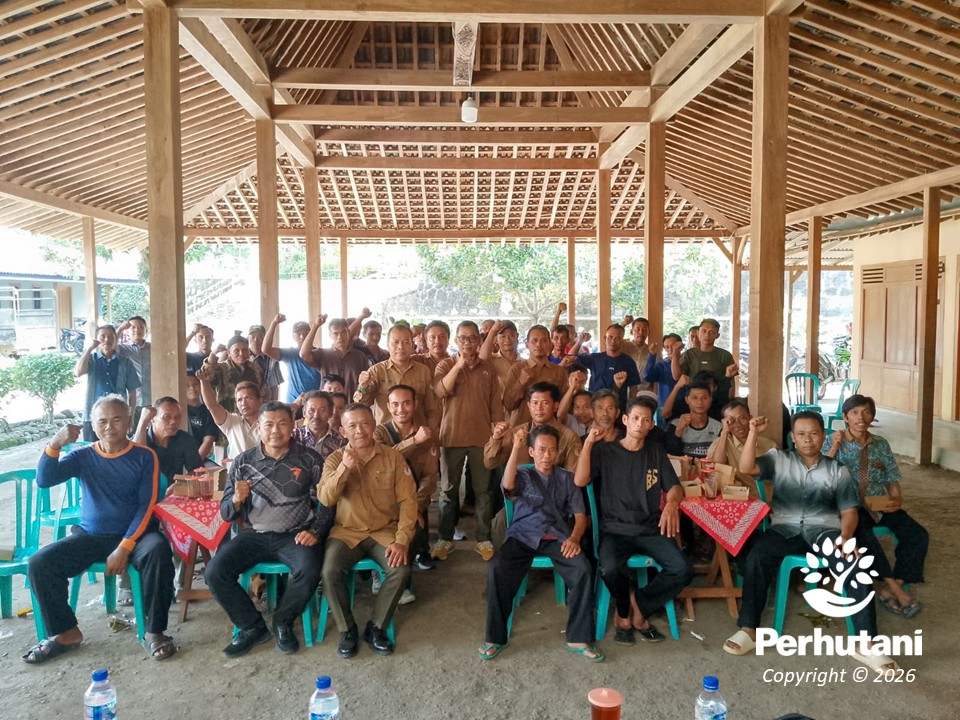 Perhutani Perhutani KPH Surakarta Tingkatkan Kompetensi Penyadap Getah ...